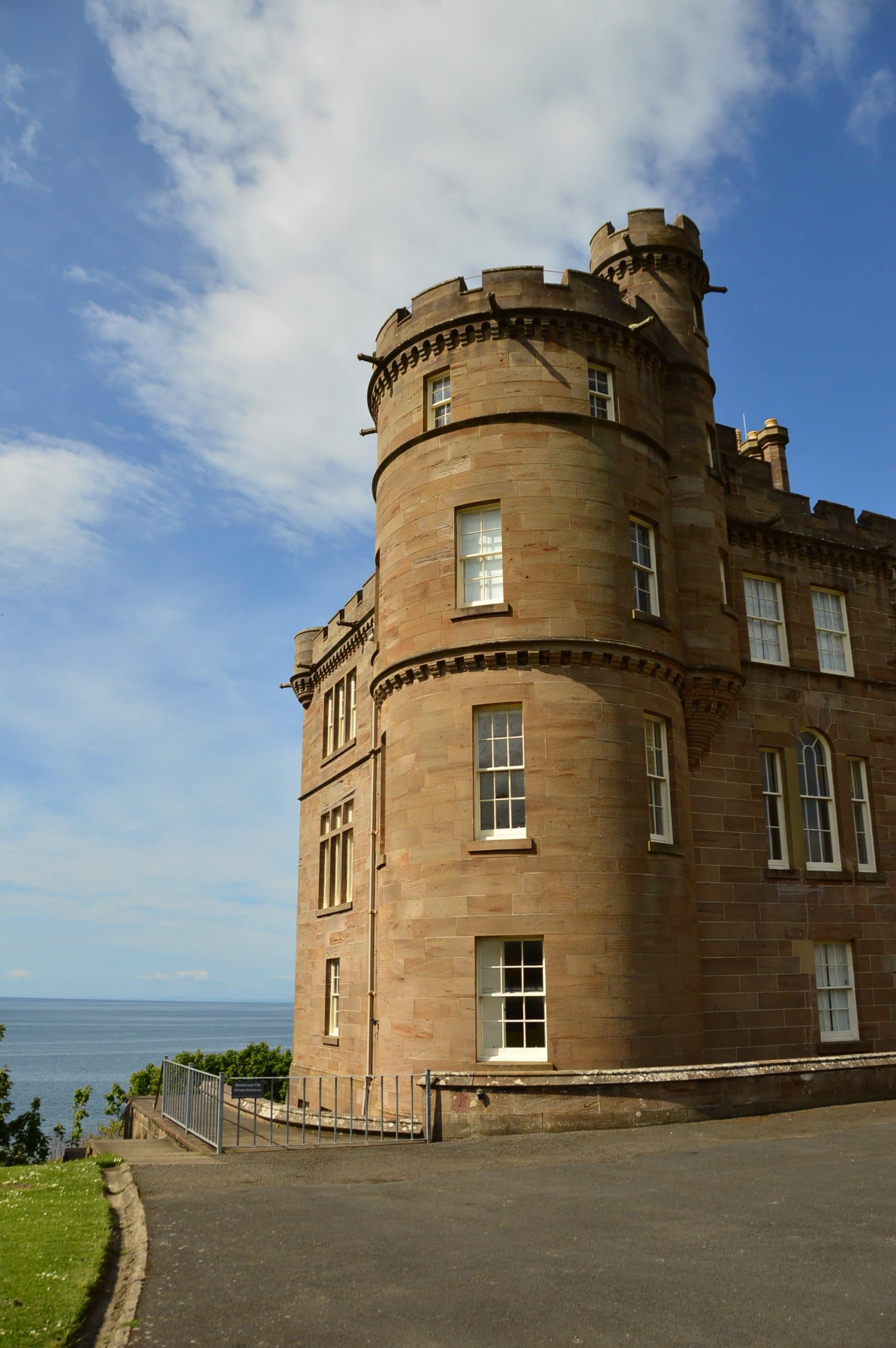 2 Best Edinburgh Vaults Tour Options I Boutique Adventurer